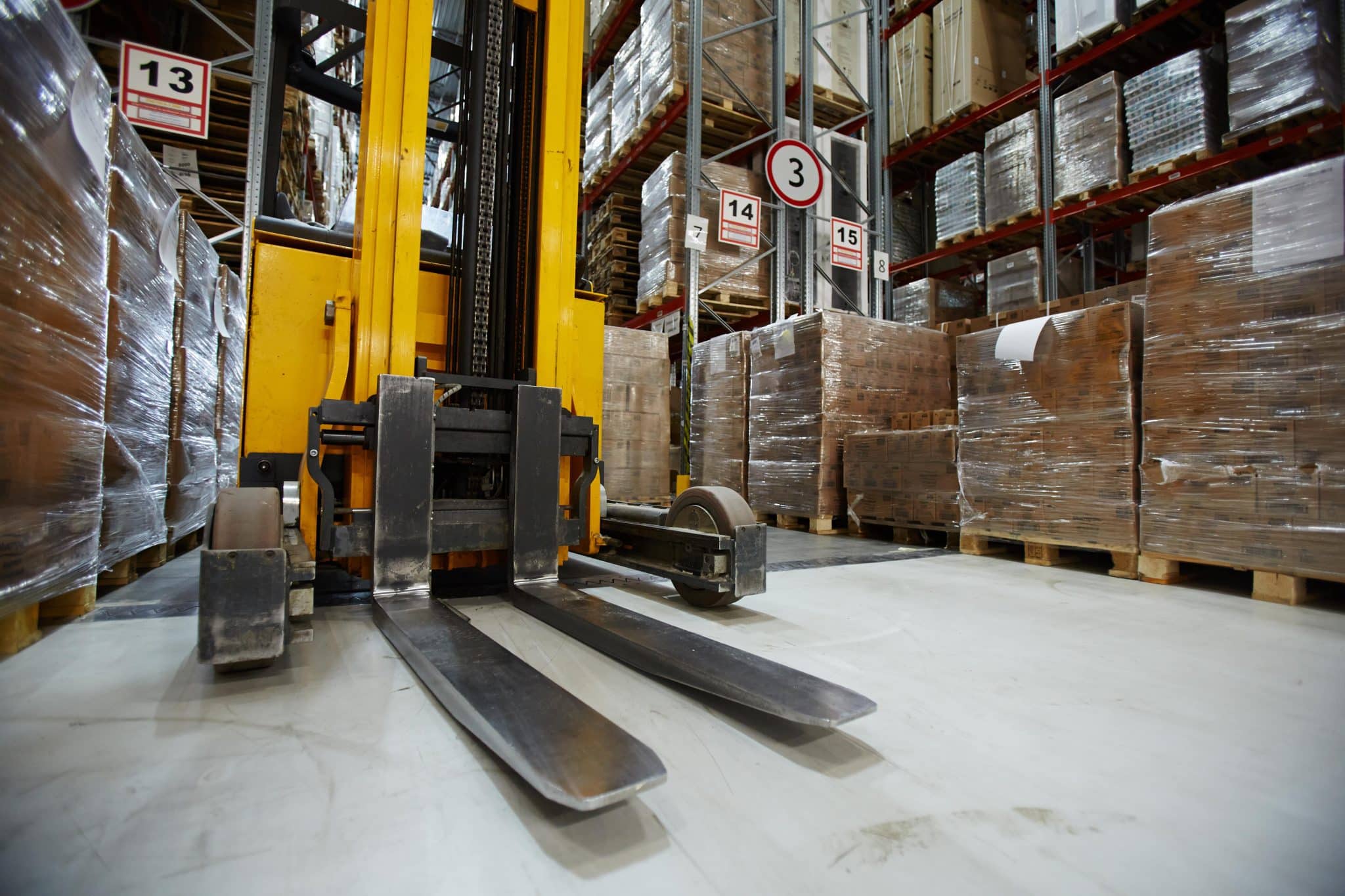 Comment choisir le bon chariot élévateur pour vos besoins industriels ...